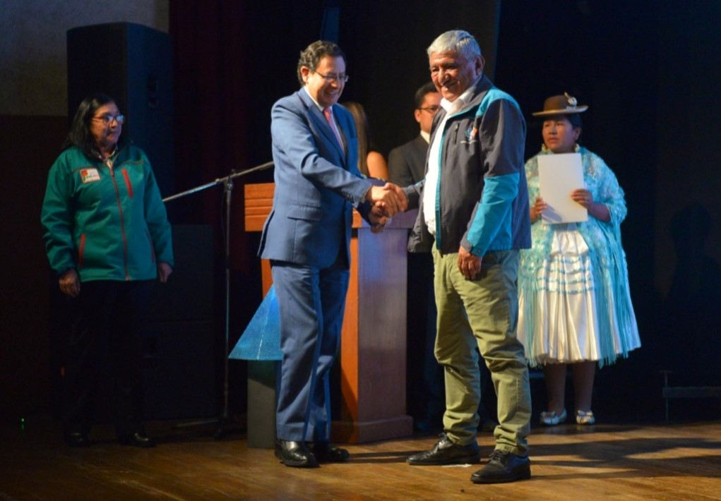 Alcaldía hace un homenaje póstumo a Eduardo Pérez SJ | Jesuitas Bolivia